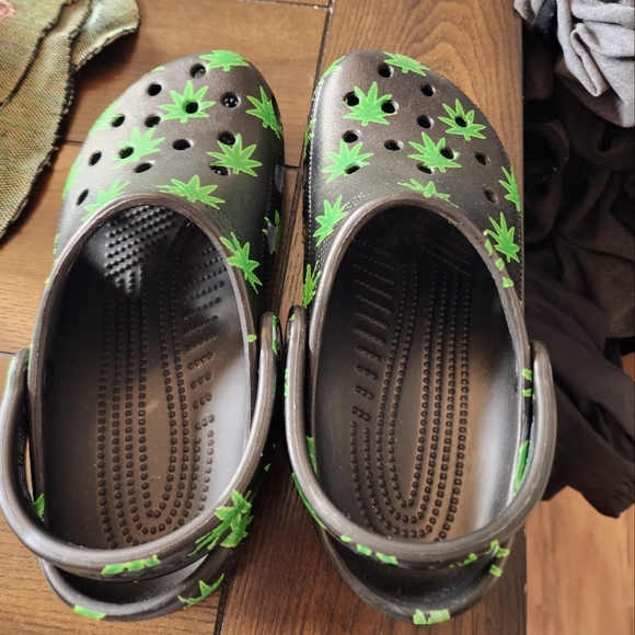 CROCS | Shoes | Classic Crocs Hemp Leaf | Poshmark